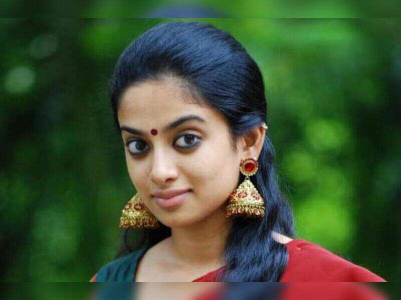 Gauthami Nair celebrates her birthday today! | Malayalam Movie News ...