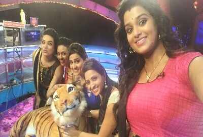 Stars having fun at Cash game show - The Times of India