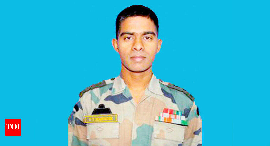 Col Santosh Mahadik, martyred in Jammu and Kashmir yesterday, honoured ...