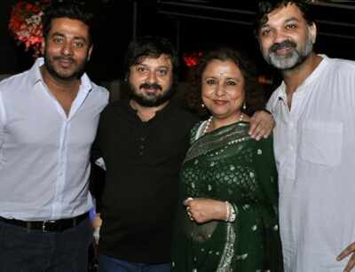 Double century for blockbuster Belaseshe | Bengali Movie News - Times ...