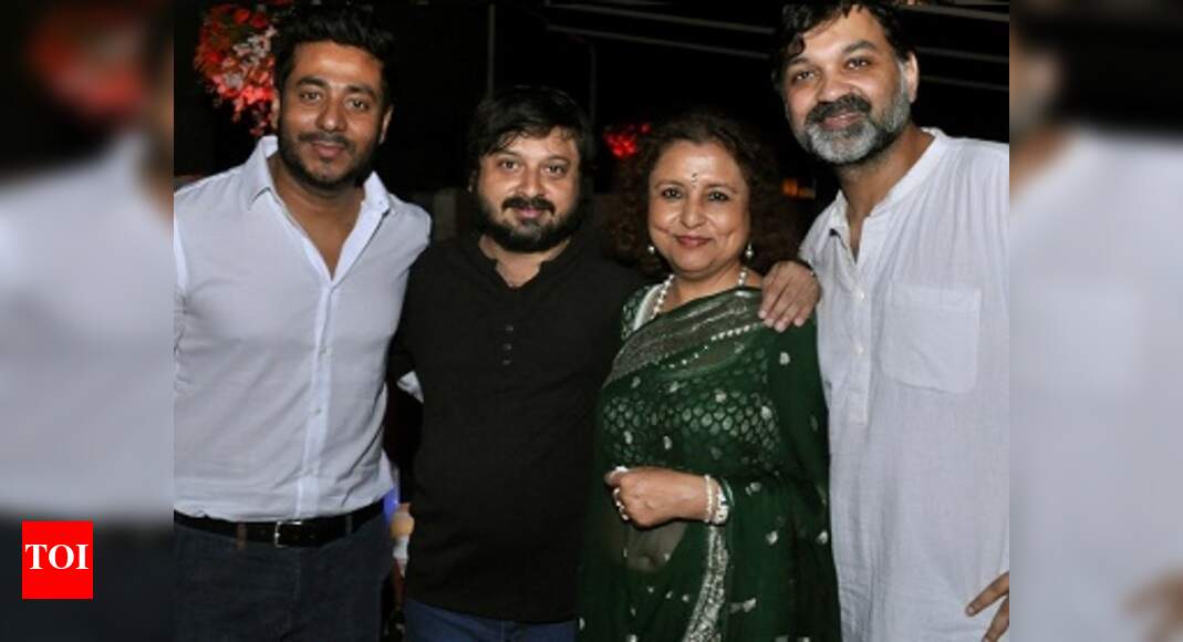 Double century for blockbuster Belaseshe | Bengali Movie News - Times ...