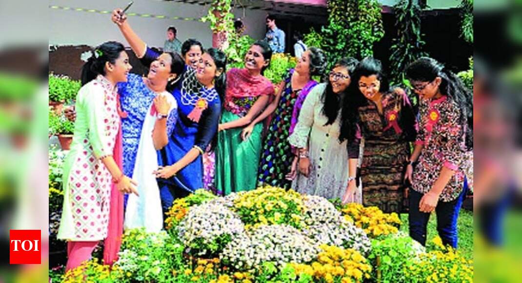 Hislop College organises flower show in Nagpur | Events Movie News ...