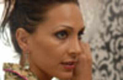 Rosa Catalano’s hot yoga! - Times of India