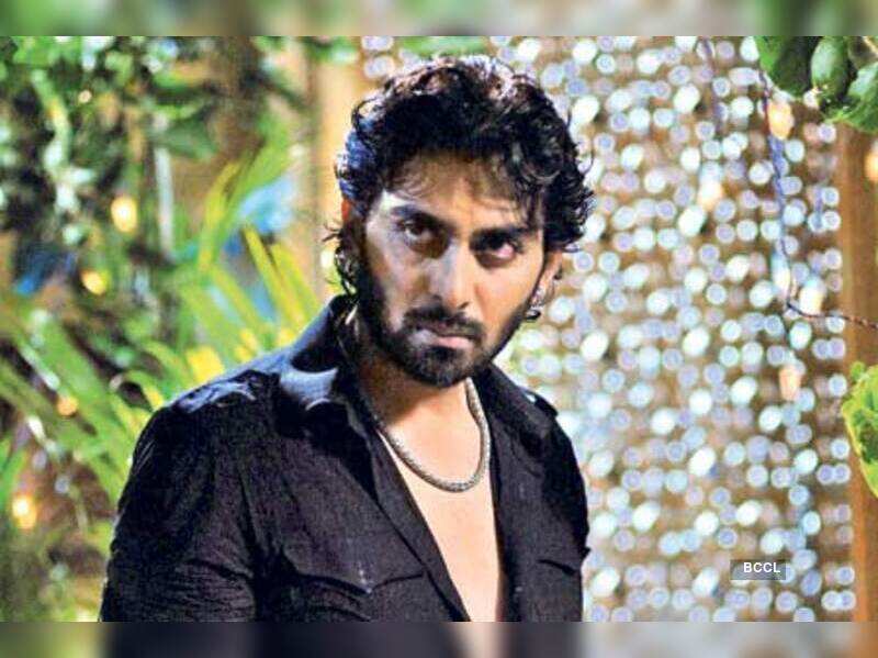 Revealed... the face behind the shadow - Times of India