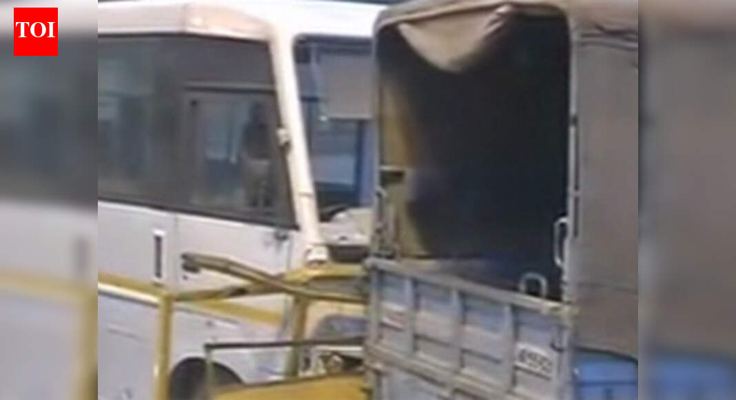 CRPF van hits bus in Delhi