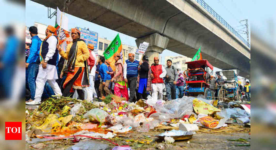 Delhi garbage crisis: AAP, BJP blame each other | Delhi News - Times of India
