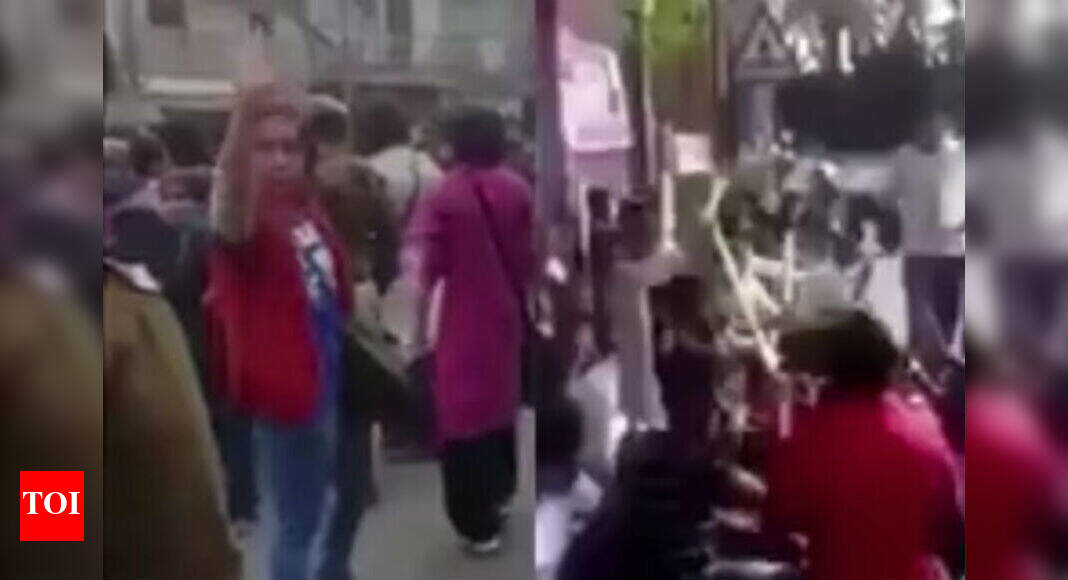 New video questions 'unprovoked' assault by Delhi Police on protesters ...