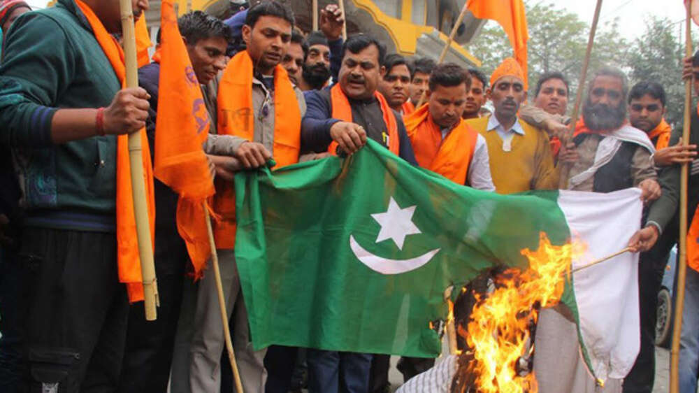 Shiv Sena members burn Pakistan’s flag to protest Ghulam Ali’s Lucknow ...