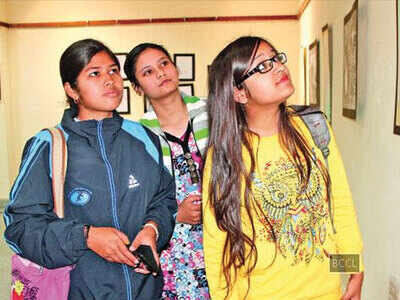 Mithaee Lal's solo poetry and painting exhibition held in Varanasi ...