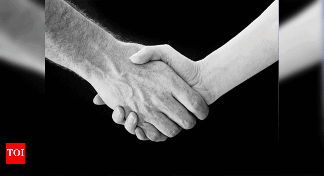 5 kinds of handshakes - Times of India