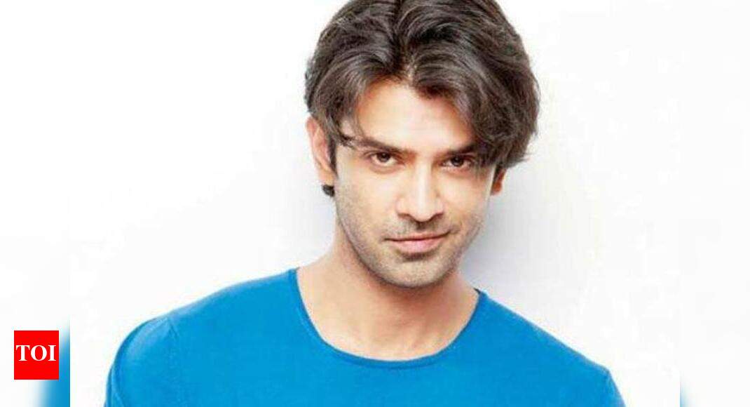 Barun Sobti turns cricketer - Times of India