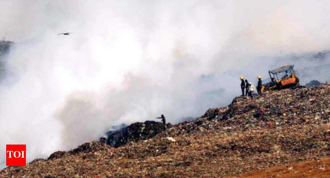Massive fire at Deonar dumping ground again | Mumbai News - Times of India