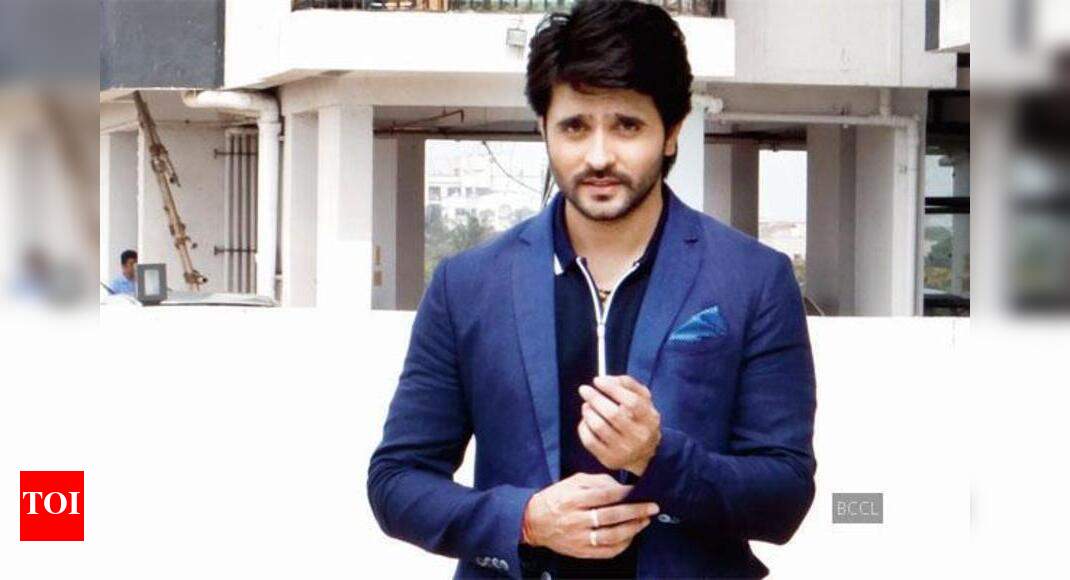 Siya Ke Ram actor Ashish Sharma walks out of the shoot - Times of India