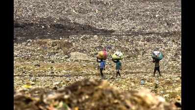 After fires in Deonar, demolitions rain misery on ragpickers | Mumbai ...