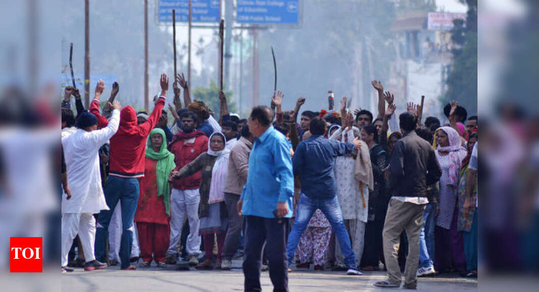 Arvind Kejriwal holds emergency meet as Jat protests hit Delhi water ...