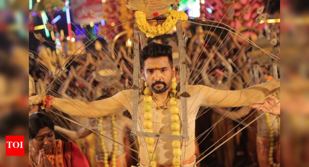 Santhanam's alagu kuthu aattam for his horror film | Tamil Movie News ...