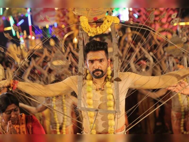 Santhanam's alagu kuthu aattam for his horror film | Tamil Movie News ...