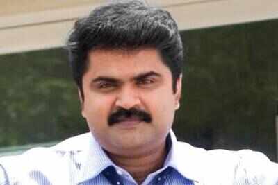 Anoop Menon Sings Mazhaneerthulikal | Malayalam Movie News - Times of India