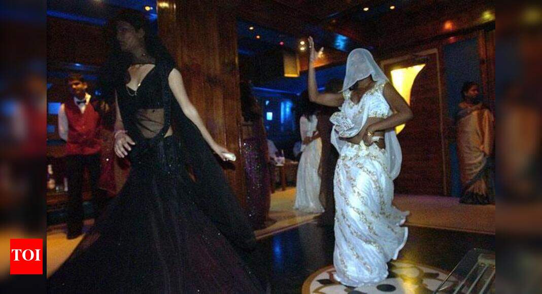 All 350 Mumbai dance bars vow to get back their licences | Mumbai News ...