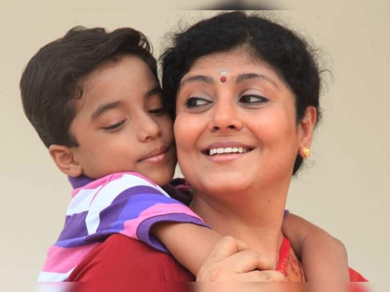 Dheepa, the new mommy in K'wood | Tamil Movie News - Times of India