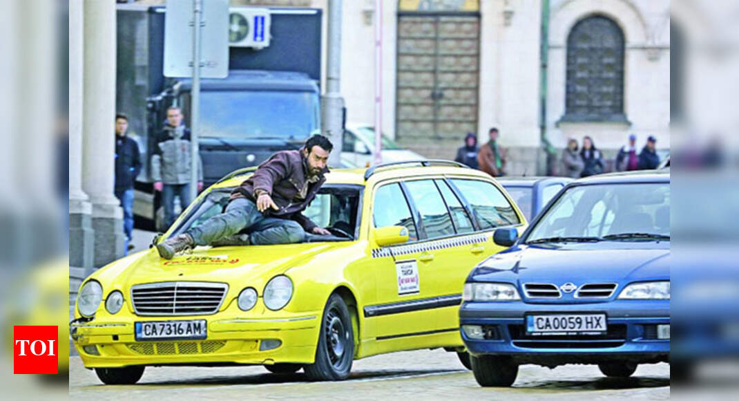 Ajay Devgn saved in the nick of time while performing dangerous stunt ...