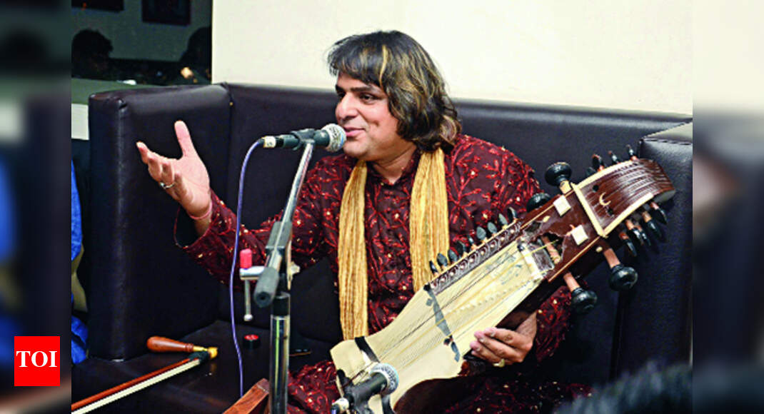 Kamal Sabri delights foreigners with Indian classical music in Delhi ...