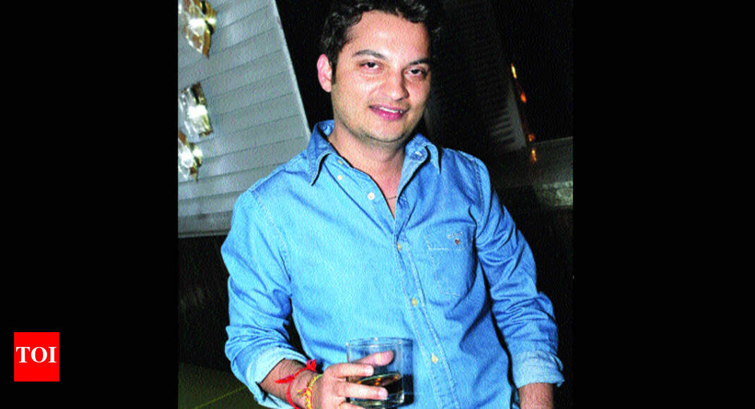 Manav Sharma hosts a sneak preview of Odd Even Bar & Lounge in Mumbai ...