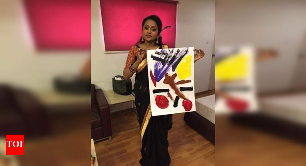 Suma is now a painter; thanks to Karthi! - Times of India