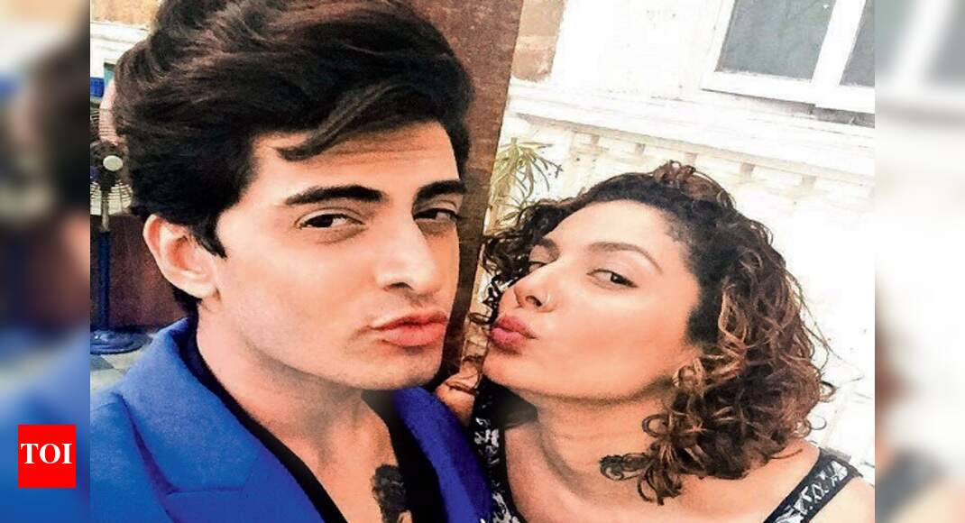 Best Friends Sushant And Diandra Will Act With Zeenat Aman Times Of India