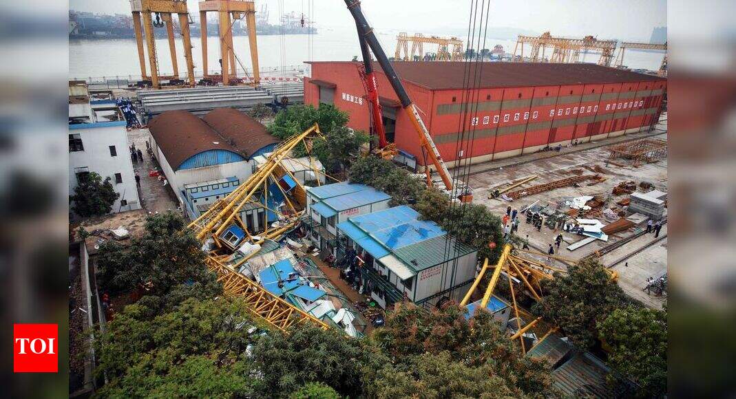 Crane collapse at Chinese construction site kills 18 - Times of India