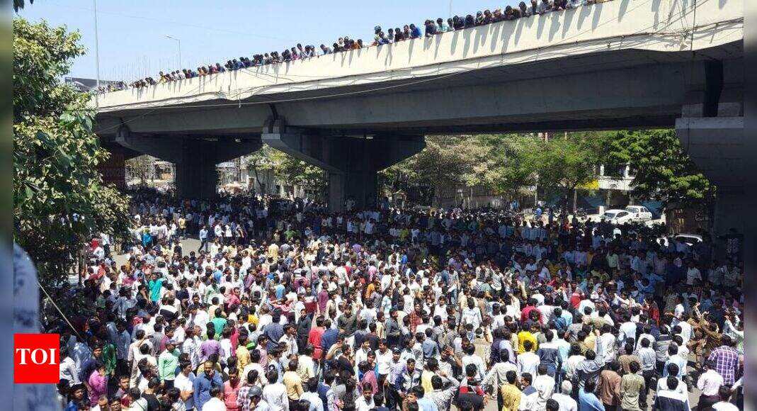 Patels gather in large number for ‘Jail Bharo’ in Surat | Surat News ...