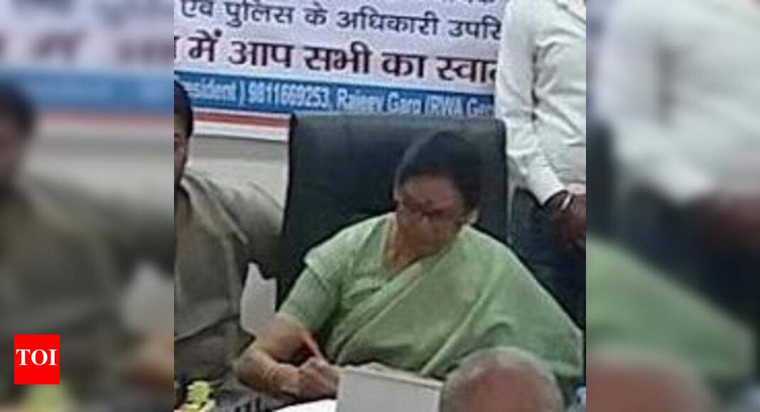 MLA Vimla Batham takes up water, encroachment issues in Sectors 26, 27 ...