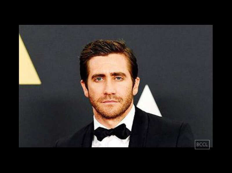 Jennifer Anniston: I'm a boring man: Jake Gyllenhaal | English Movie ...