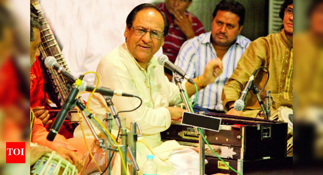 Ghulam Ali performs at Sankat Mochan Music Festival in Varanasi ...