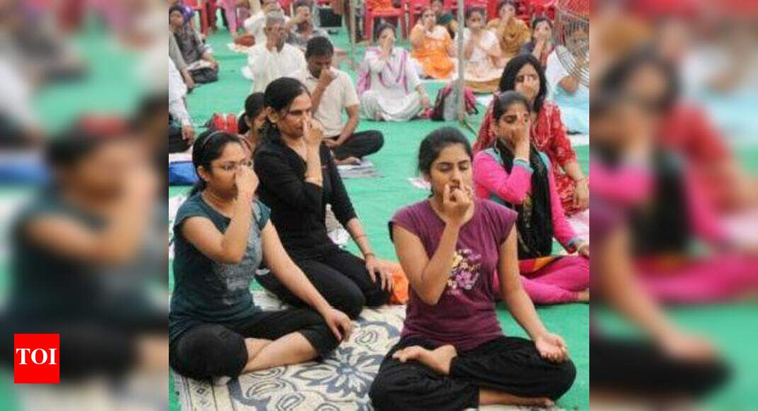 50-year-old yoga master walks on hands to file his nomination ...