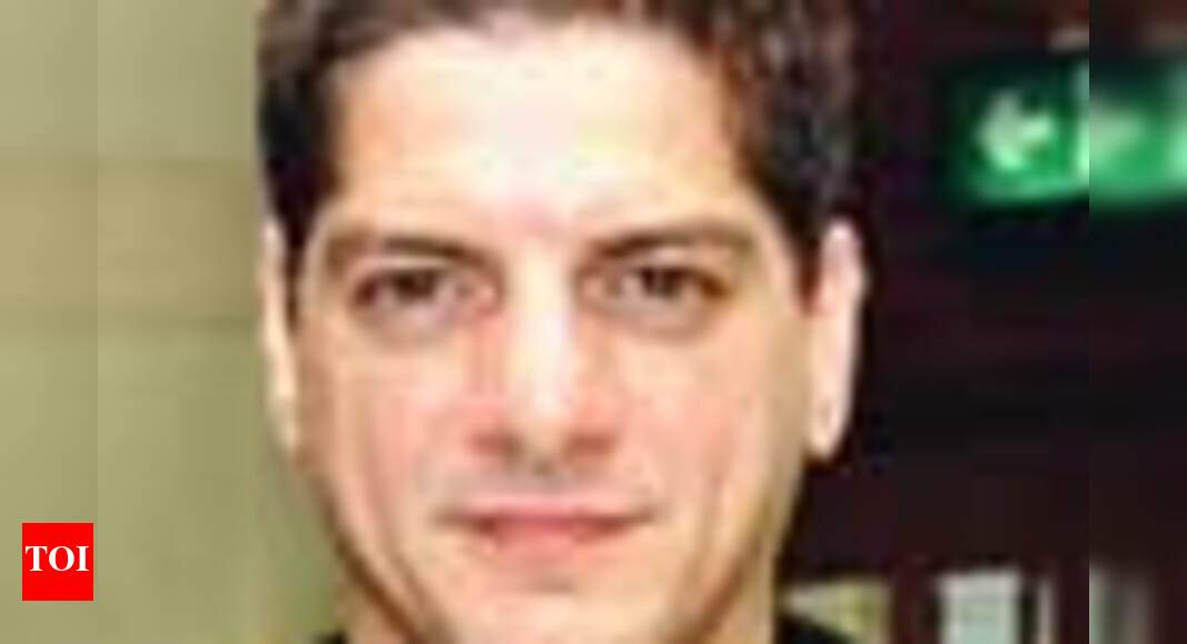 Sloshed DJ Aqueel wreaks havoc | Hindi Movie News - The Times of India