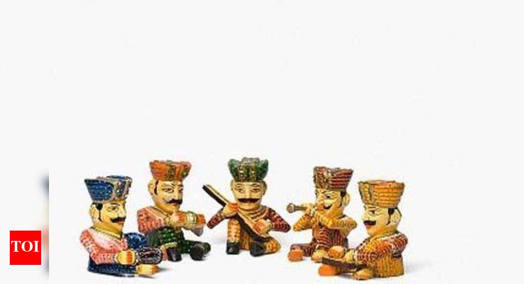 Wooden toymaker keeps alive traditional craft - Times of India