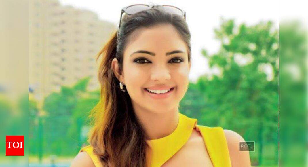 Pooja steps into Sanaya’s shoes - Times of India