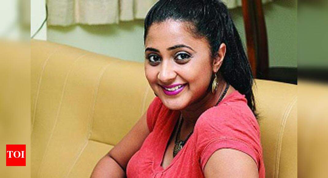 Kaniha takes a chill pill on her film set | Malayalam Movie News ...
