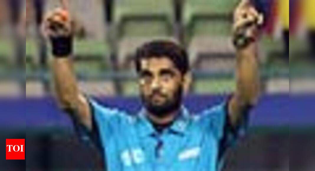 Indian umpire completes 100 matches, gets FIH golden whistle ...