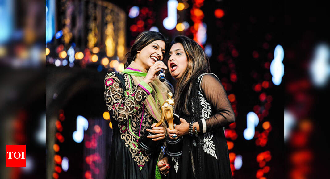 'Patakha Guddi' singers croon for a TV show - Times of India