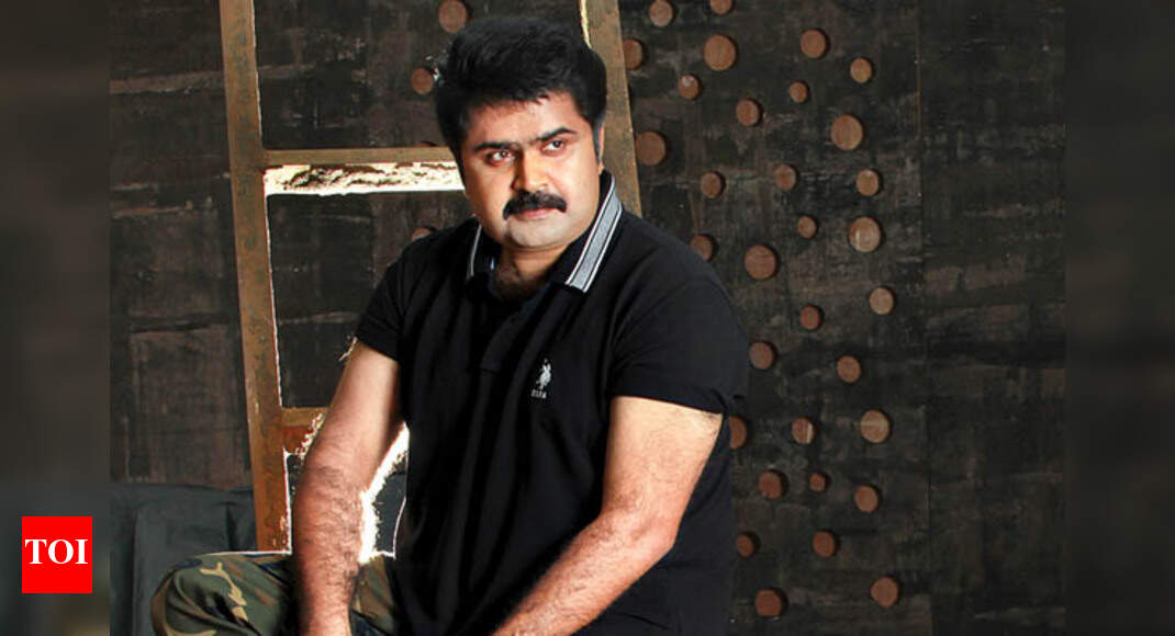 Anoop Menon is a forest officer in 10 Kalpanakal | Malayalam Movie News ...