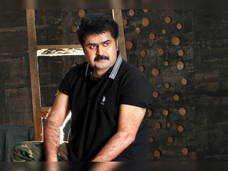Anoop Menon is a forest officer in 10 Kalpanakal | Malayalam Movie News ...