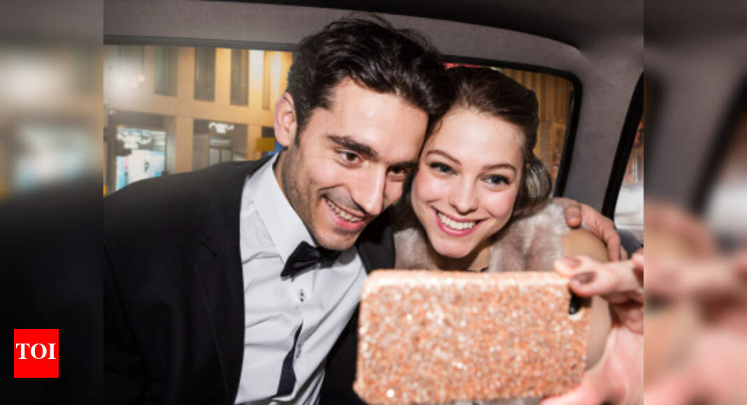 How to look the best on your first date - Times of India