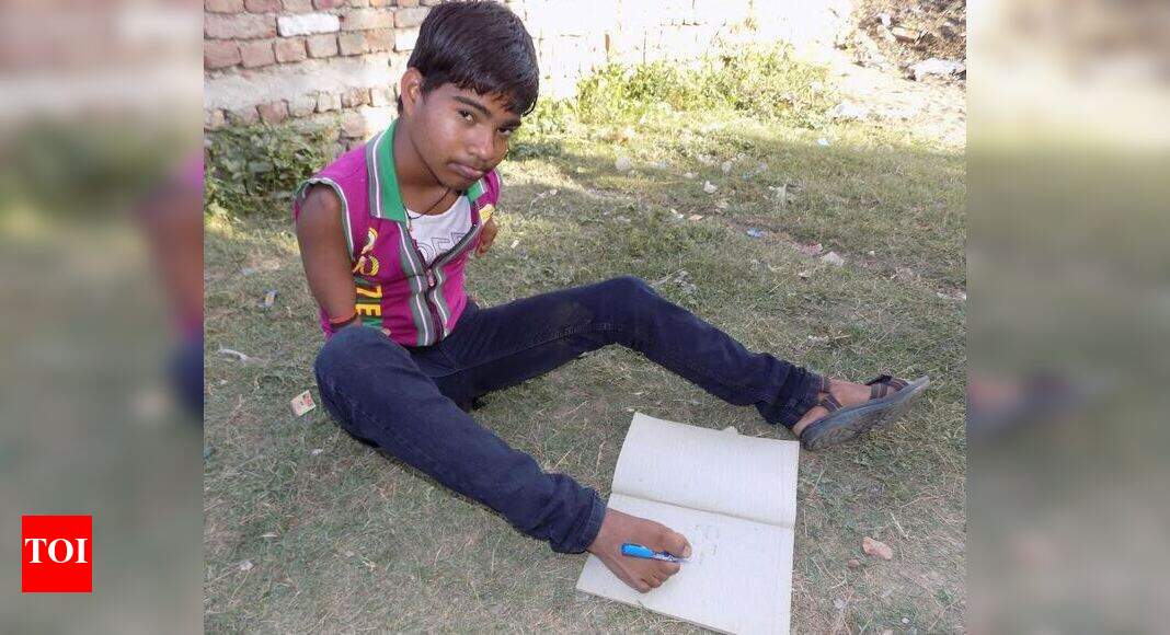 16-year-old armless boy in UP aces Class 10 exams by writing with his ...