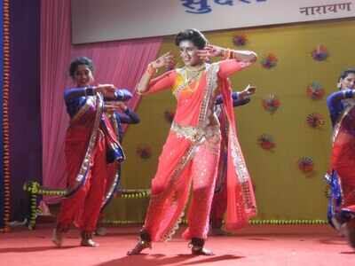 Sanskruti Balgude sizzles in new lavani | Marathi Movie News - Times of ...