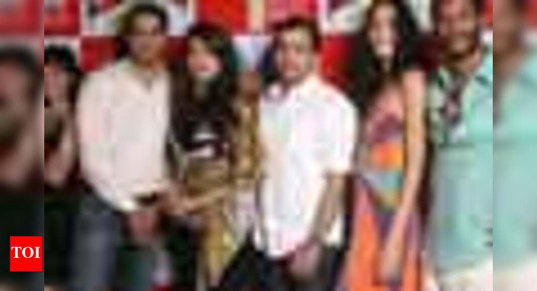 Wardrobe malfunction for calendar girls? - Times of India