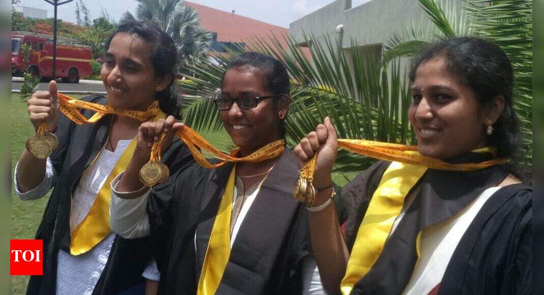 Driver's daughter bags 7 VTU gold medals | Hubballi News - Times of India