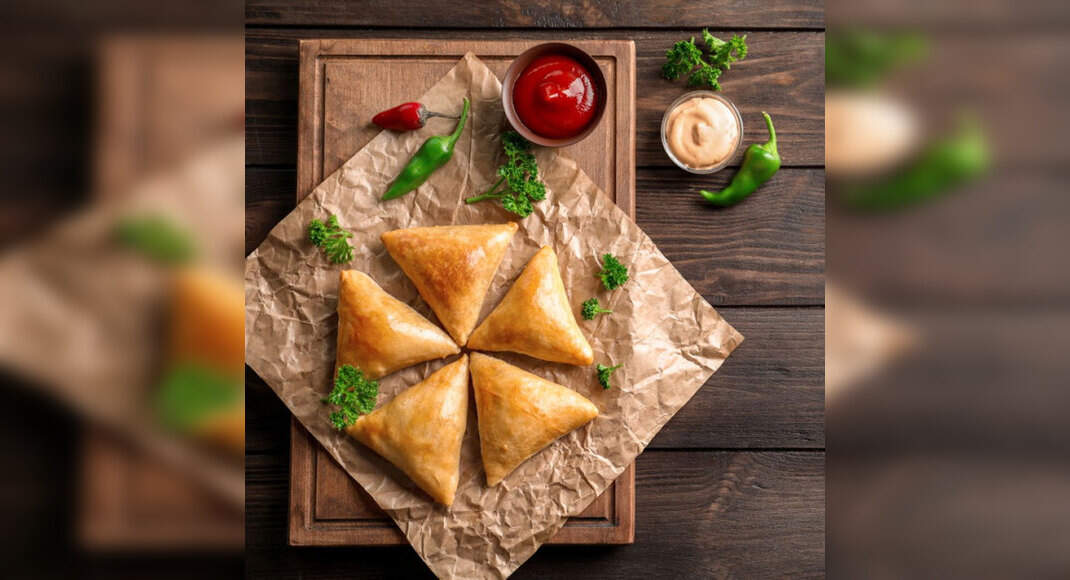 Spinach Vegetable Samosa Recipe: How to Make Spinach Vegetable Samosa ...