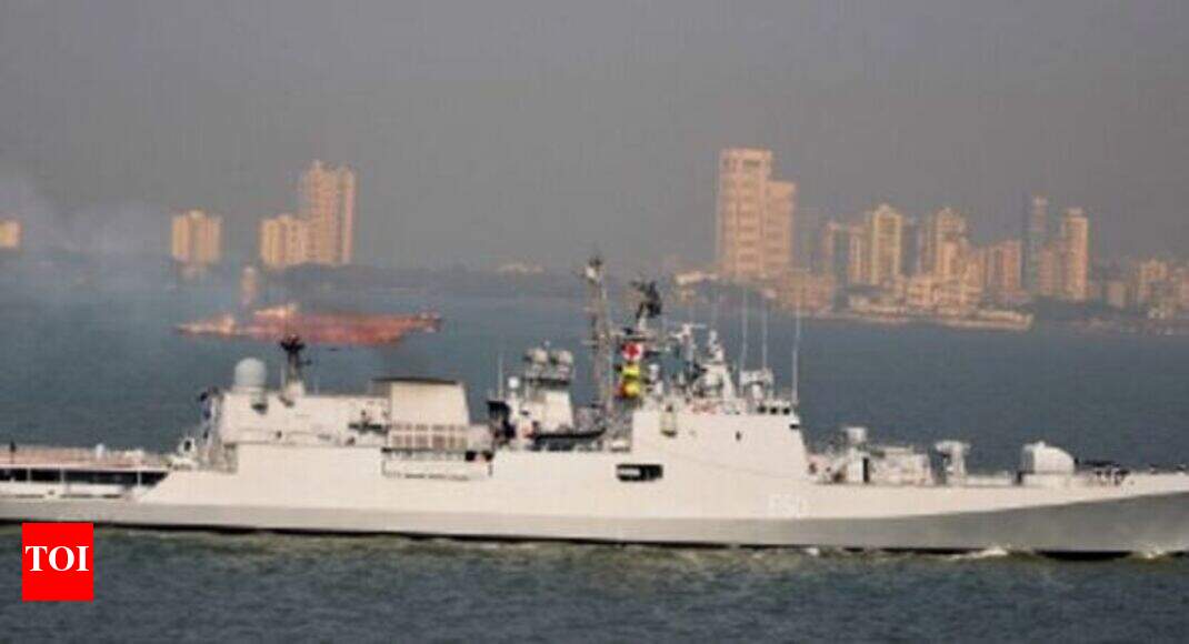 Indian warship makes contact with Pakistani naval vessels near western ...